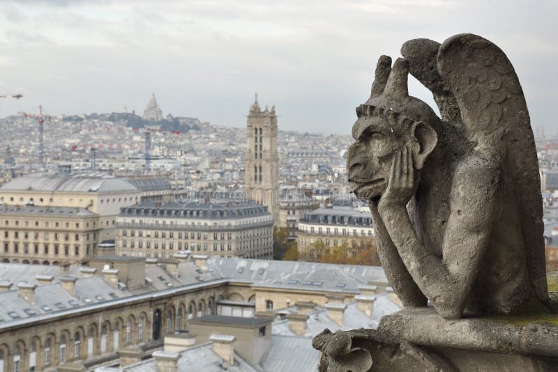Gárgula Na Catedral De Notre Dame Foto de Stock - Imagem de sagrado ...