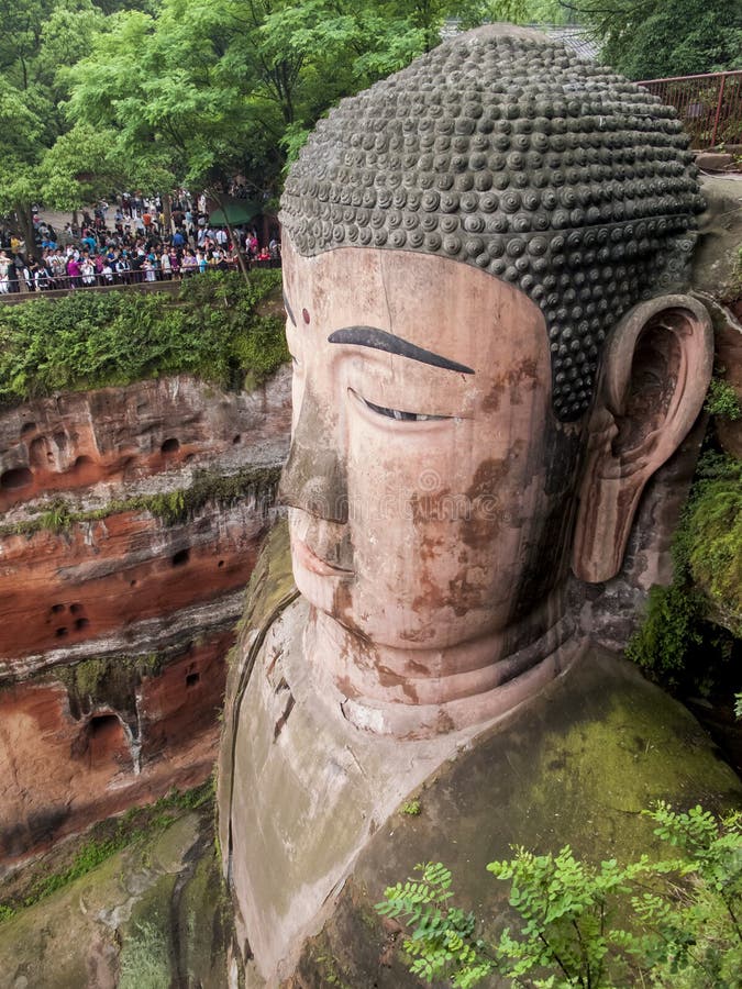Statue De Bouddha De Géant De Leshan Image éditorial - Image du ...