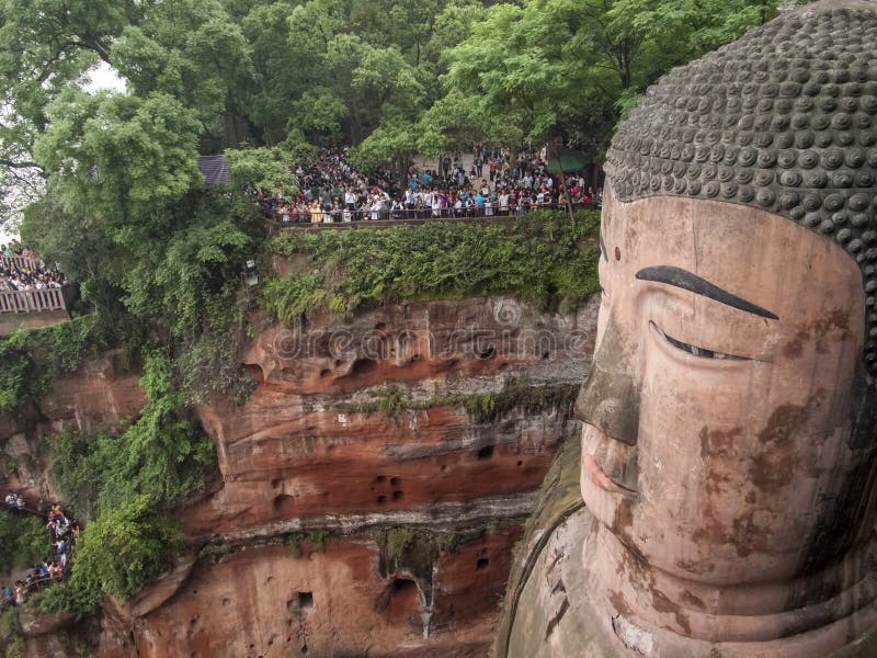 Géant Bouddha de Leshan photo stock éditorial. Image du compteur - 57432958