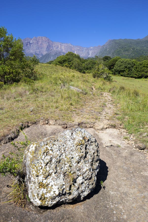 Góra Meru zdjęcie stock. Obraz złożonej z naturalny, trudne - 61310888