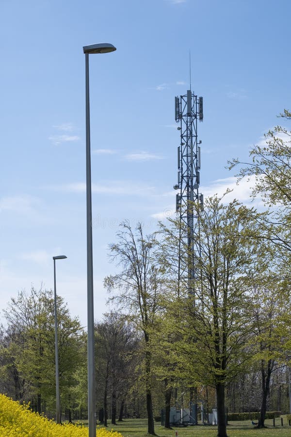 5G Network Connection Concept-5G Smart Cellular Network Antenna Base ...