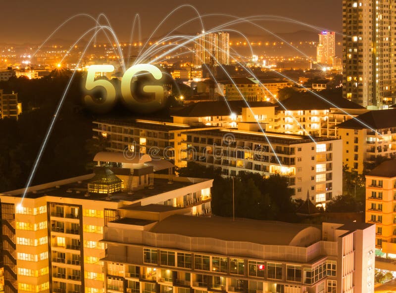 5G Text and Sinal Internet Symbols with Buiding in Night Blur ...