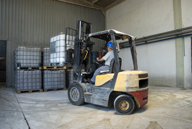 Gabelstapler redaktionelles stockfotografie. Bild von pappe - 47469207