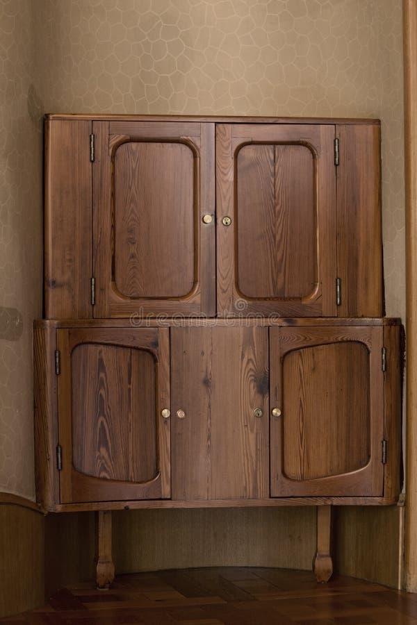Gabinete de madera fotografía editorial. Imagen de deco - 147019617