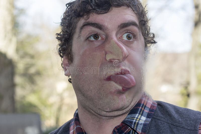 Galen man fotografering för bildbyråer. Bild av framsida - 54092297