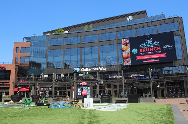 Gallagher Way Plaza at Wrigley Field in Chicago Editorial Image - Image ... Gallagher Way Plaza at Wrigley Field in Chicago Editorial Image - Image ...