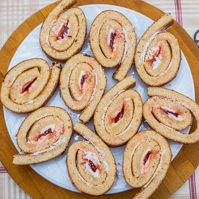 Galleta torcida, rollo foto de archivo. Imagen de panadero - 111059210