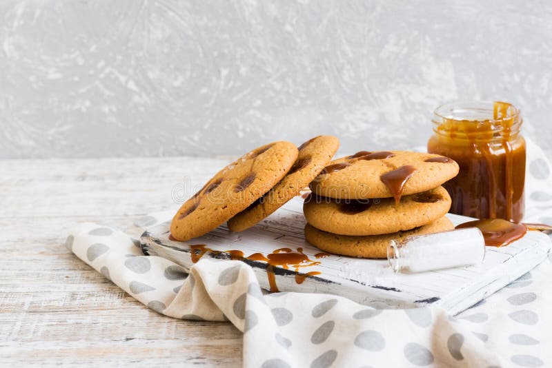 Galletas Con Caramelo Salado Foto de archivo - Imagen de dulce, sabroso ...
