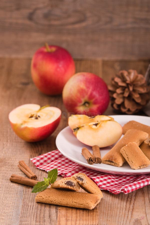 Galletas Con El Relleno De La Fruta Imagen de archivo - Imagen de ...