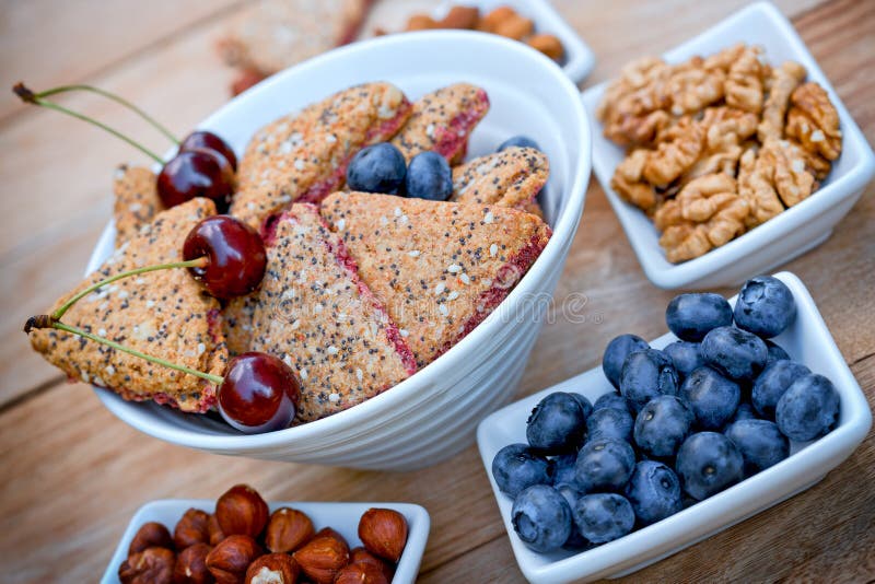Galletas Deliciosas De La Fruta - Galletas Integrales Foto de archivo ...