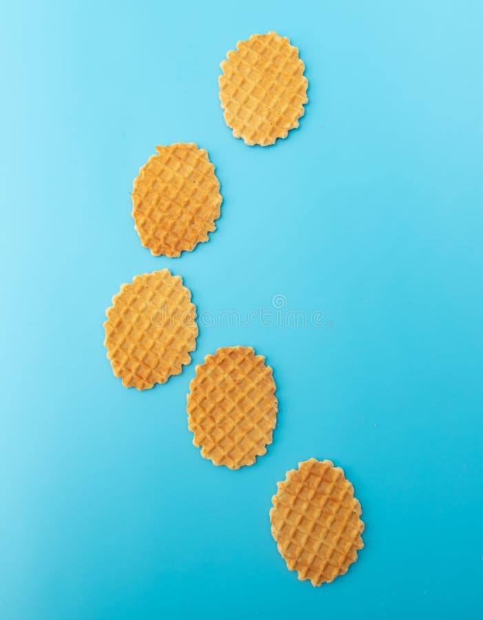 Galletas Dulces Aisladas En Azul Imagen de archivo - Imagen de primer ...