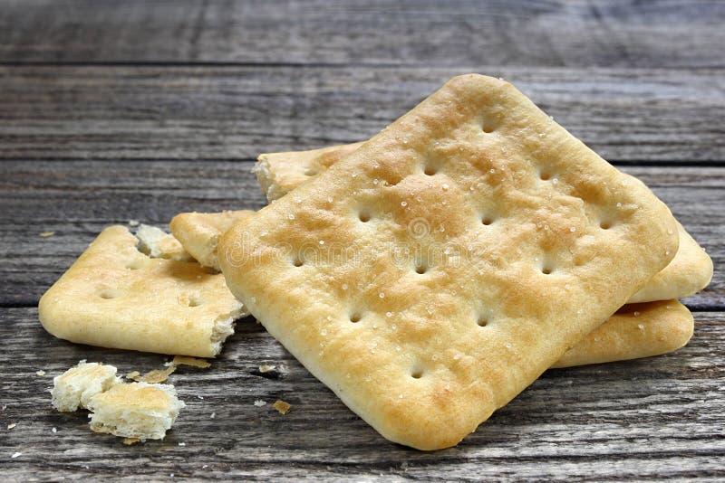 Galletas saladas foto de archivo. Imagen de madera, curruscante - 35032616