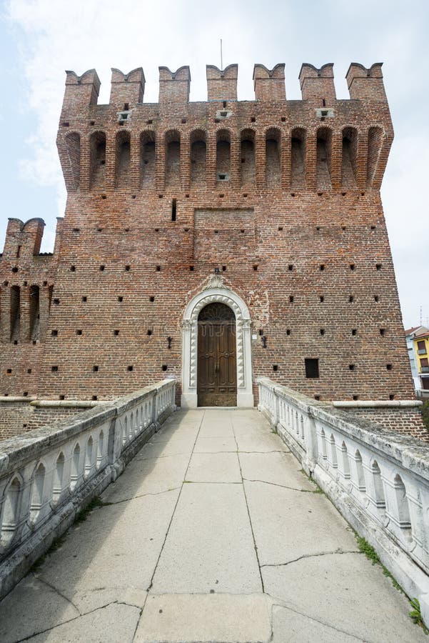 Galliate, castello immagine stock. Immagine di antico - 43703775