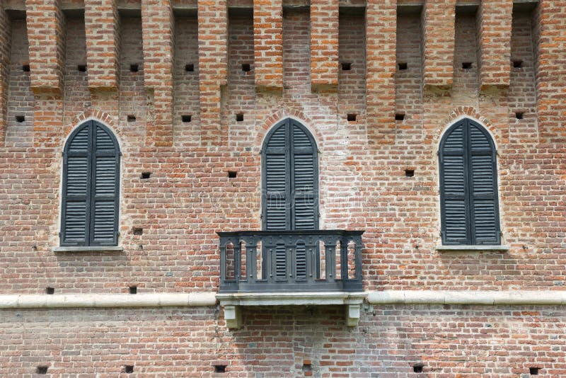 Galliate, castello fotografia stock. Immagine di storico - 43629342