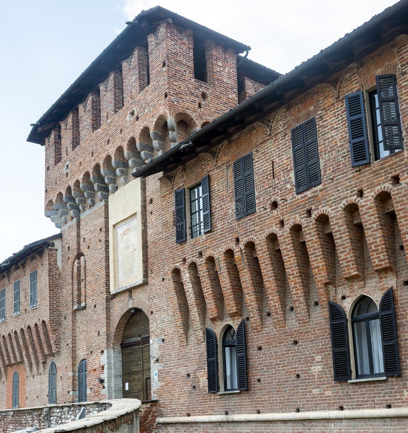 Galliate, castello immagine stock. Immagine di antico - 43703775