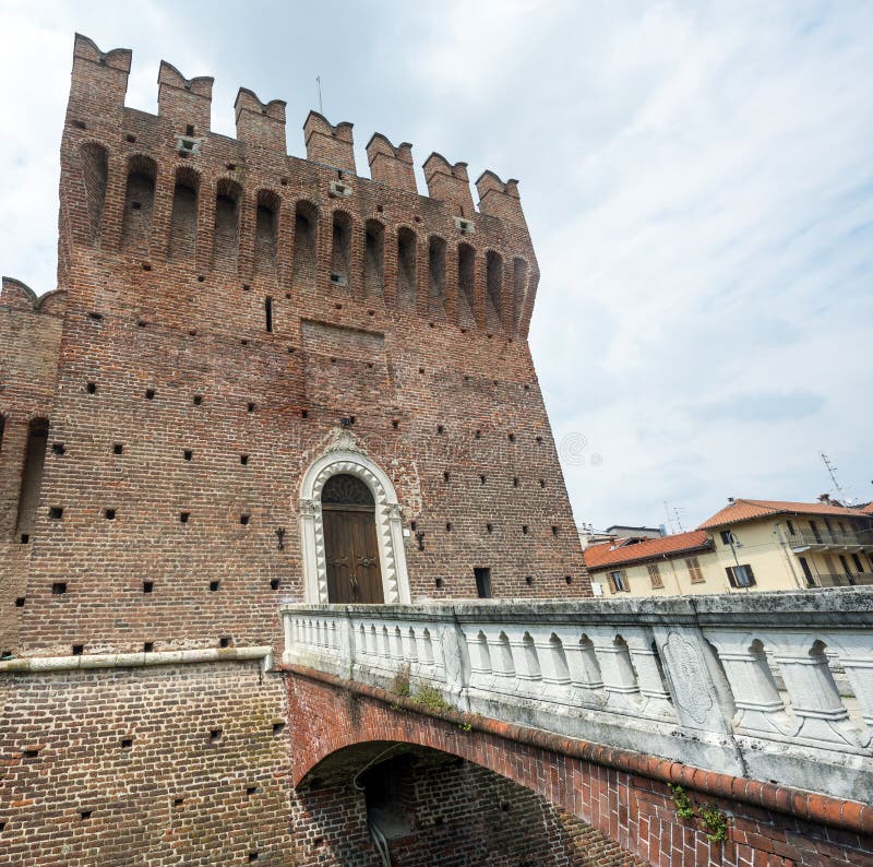 Galliate, castello immagine stock. Immagine di antico - 43703775