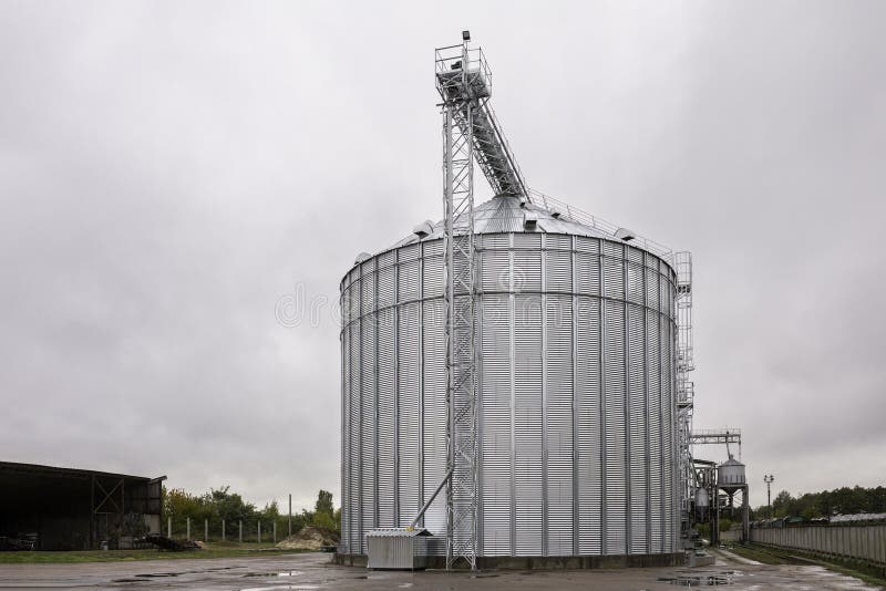 Galvanized Steel Silos for Grain Storage.Railway Access Roads for ...