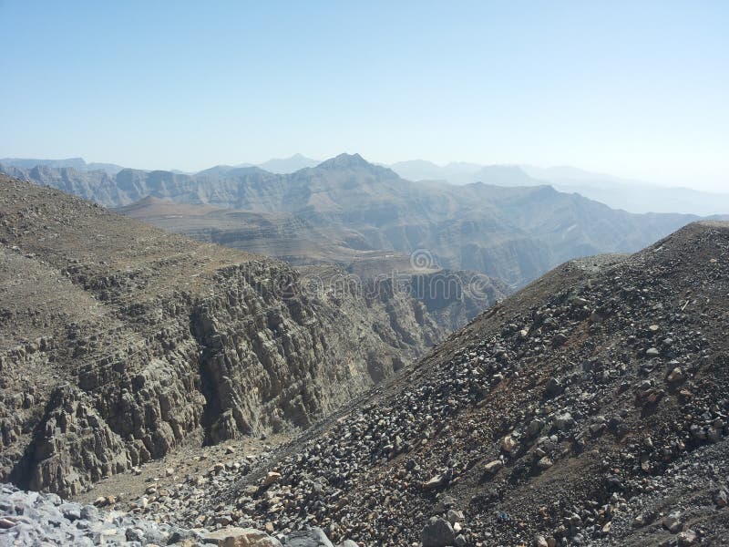 GAMA DE MONTAÑA SECA foto de archivo. Imagen de asoleado - 48343088