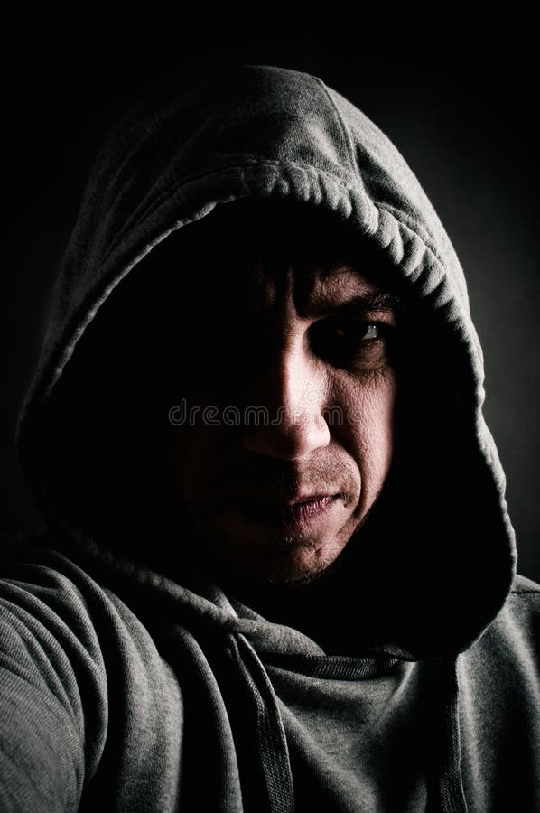 Gamberro Encapuchado Peligroso Foto de archivo - Imagen de sostenido ...