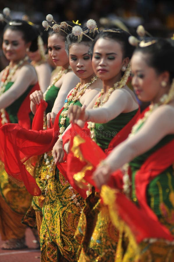 Gambyong Traditional Javanese Dance Editorial Stock Photo - Image of ...