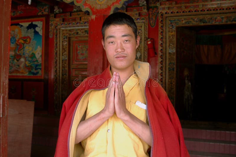 Gamel, China: Jonge Tibetan Monnik Redactionele Stock Afbeelding ...