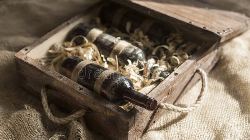 Gamla Flaskor Av Vin I Wood Raka Fotografering för Bildbyråer - Bild av ...