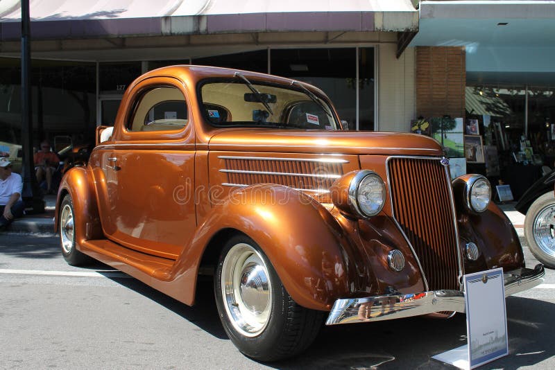 Gammal Ford På Bilutställningen Redaktionell Arkivfoto - Bild av ...