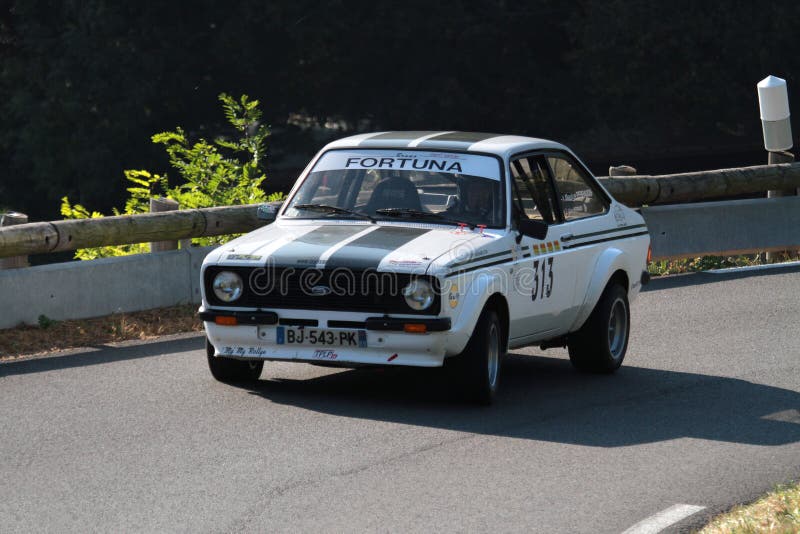 Gamla Ford Escort Rally Car Redaktionell Foto - Bild av stigande ...