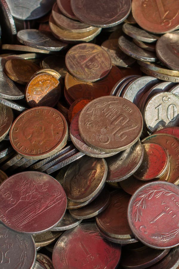 Gamla metallmyntsamlingar fotografering för bildbyråer. Bild av inkomst ...