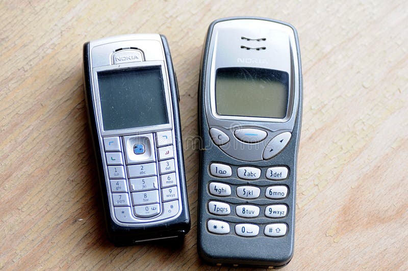 Gamla nokia telefoner redaktionell arkivbild. Bild av nyheterna - 87358647