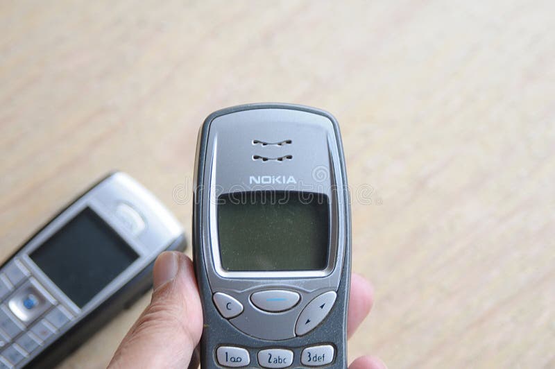 Gamla nokia telefoner redaktionell bild. Bild av nyheterna - 87358701