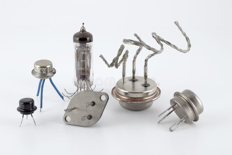 Gamla transistorer arkivfoto. Bild av minne, metalliskt - 35703050