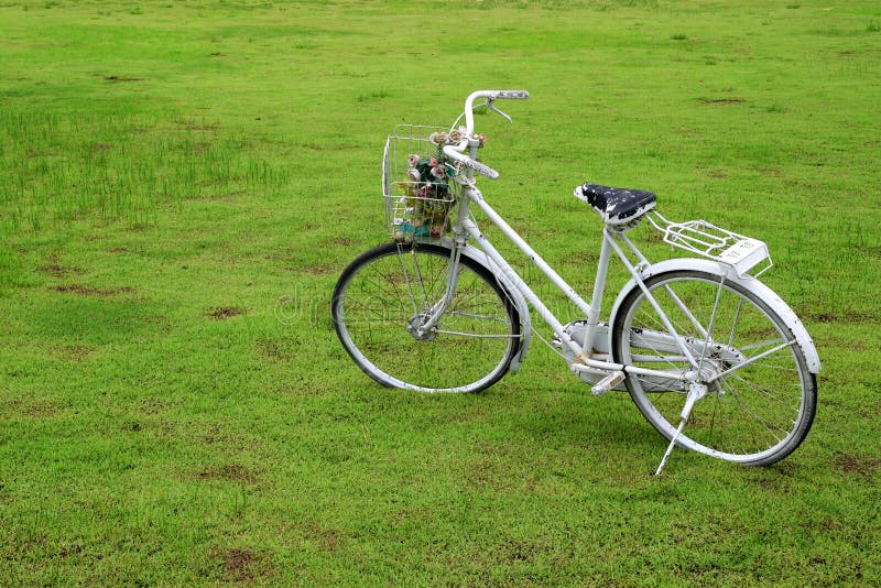 Gammal cykel fotografering för bildbyråer. Bild av bilaterally - 19537745