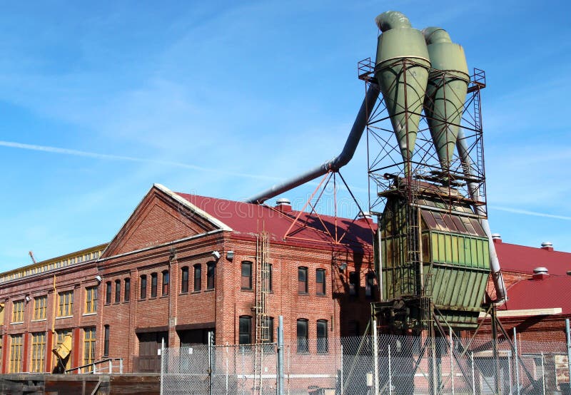 Gammal fabrik fotografering för bildbyråer. Bild av desaturated - 144167