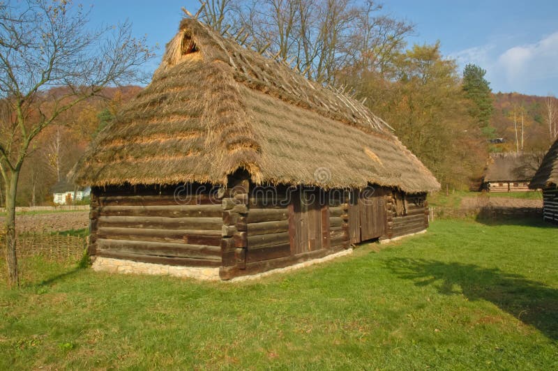 Gammal historisk stuga redaktionell arkivfoto. Bild av utställning ...