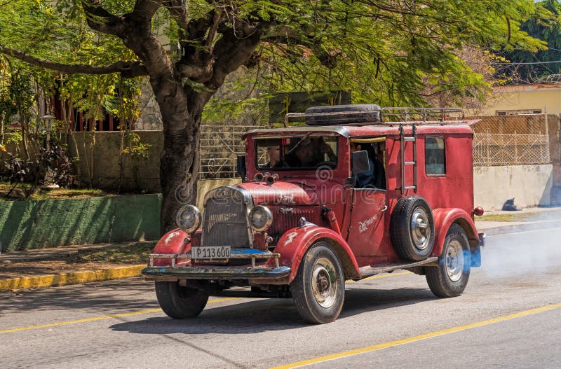 Gammal klassisk Ford-bil redaktionell arkivbild. Bild av litet - 50706592