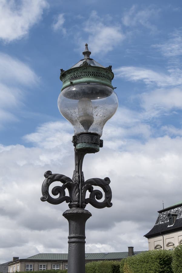 Gammal Lyktstolpe I En Gata Av Copenague Arkivfoto - Bild av segrare ...
