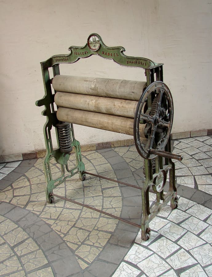 Gammal mangel fotografering för bildbyråer. Bild av järn - 2785063