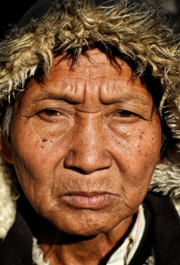 Gammal Palaung Man I Myanmar Redaktionell Fotografering för Bildbyråer ...