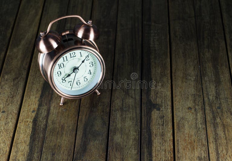 Gammal ringklocka fotografering för bildbyråer. Bild av minut - 60008353