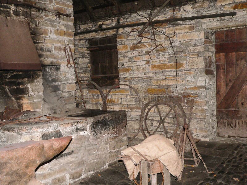 Gammal smedja redaktionell arkivfoto. Bild av inre, objekt - 45752688
