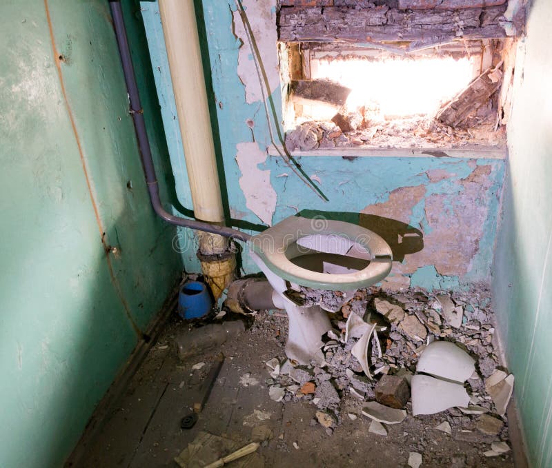 Gammal toalett fotografering för bildbyråer. Bild av till - 36891451