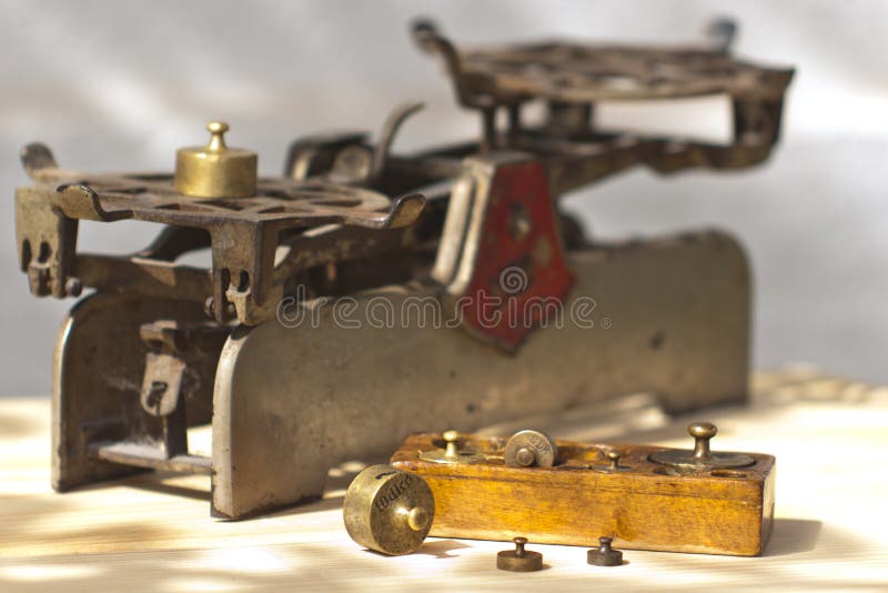 Gammal vikt arkivfoto. Bild av mässings, järn, rostigt - 21657692