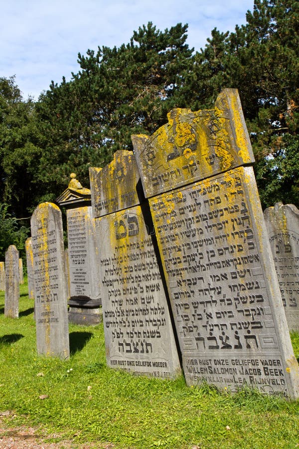 Gammala judiska gravar redaktionell bild. Bild av sorg - 27559291