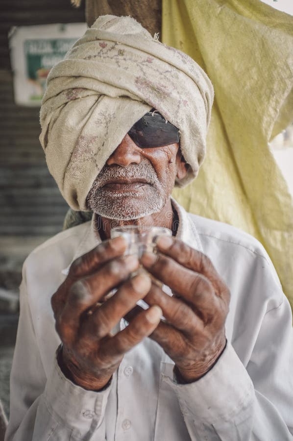 Blind indisk sadhu redaktionell bild. Bild av sedd, tempel - 116965281