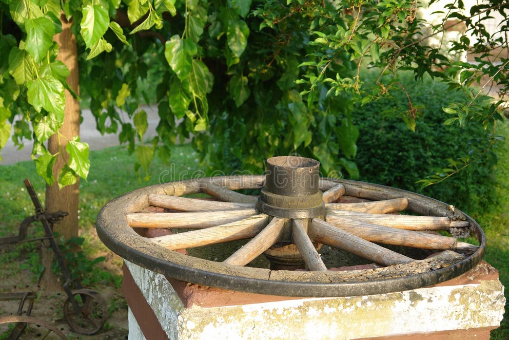 Gammalt hjul fotografering för bildbyråer. Bild av traditionellt - 1098169