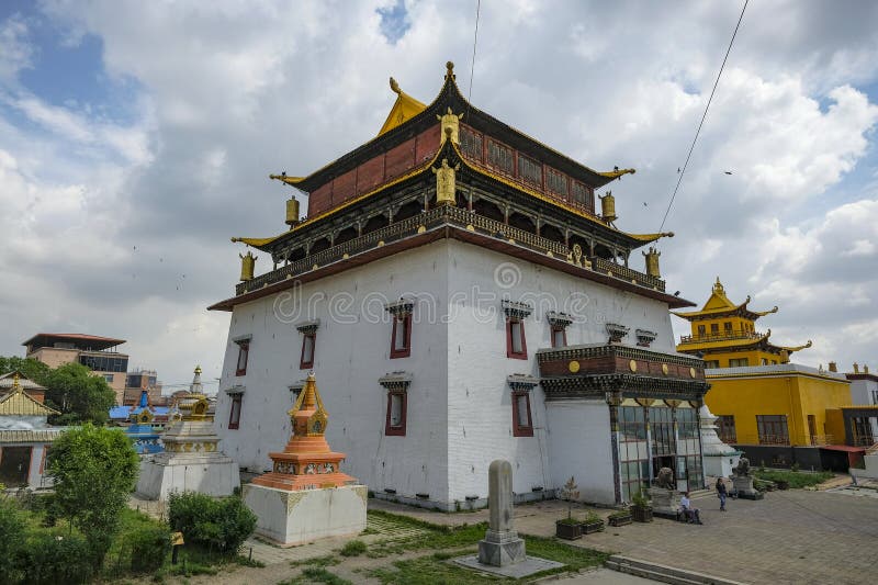 Gandantegchinlen Monastery in Ulaanbaatar, Mongolia Editorial ...
