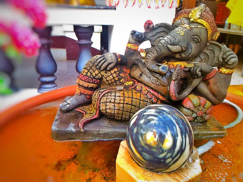 Ganesha photo stock. Image du éléphant, équitation, déité - 101773454