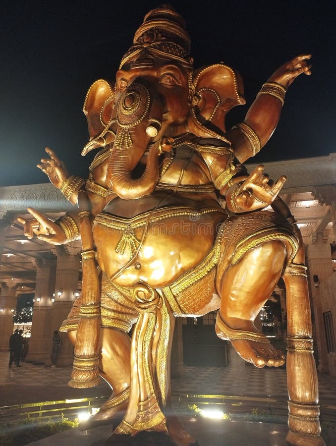 Ganesha Dance Pose Statue, Mahakal Lok, Ujjain Editorial Image - Image ...