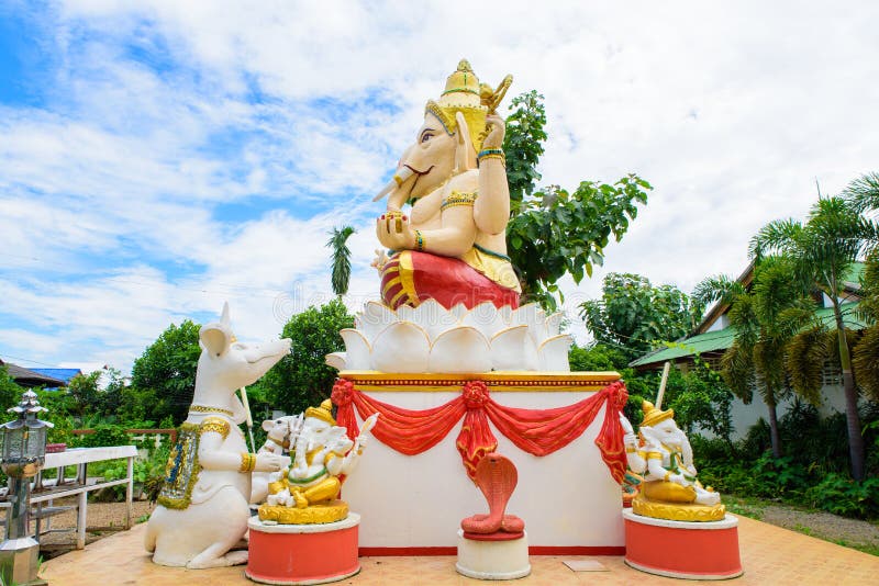 Ganesha, Hindu God on the Side. Stock Image - Image of artistic, ganesh ...